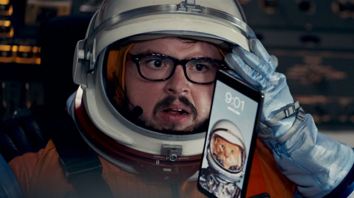 Moonfall Trailer Showcases a Bad Moon Rising for Halle Berry and ...