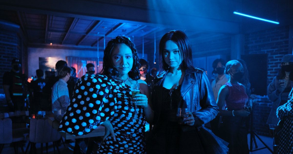 Fakes Review: A Young Adult Comedy Based Around Fake IDs