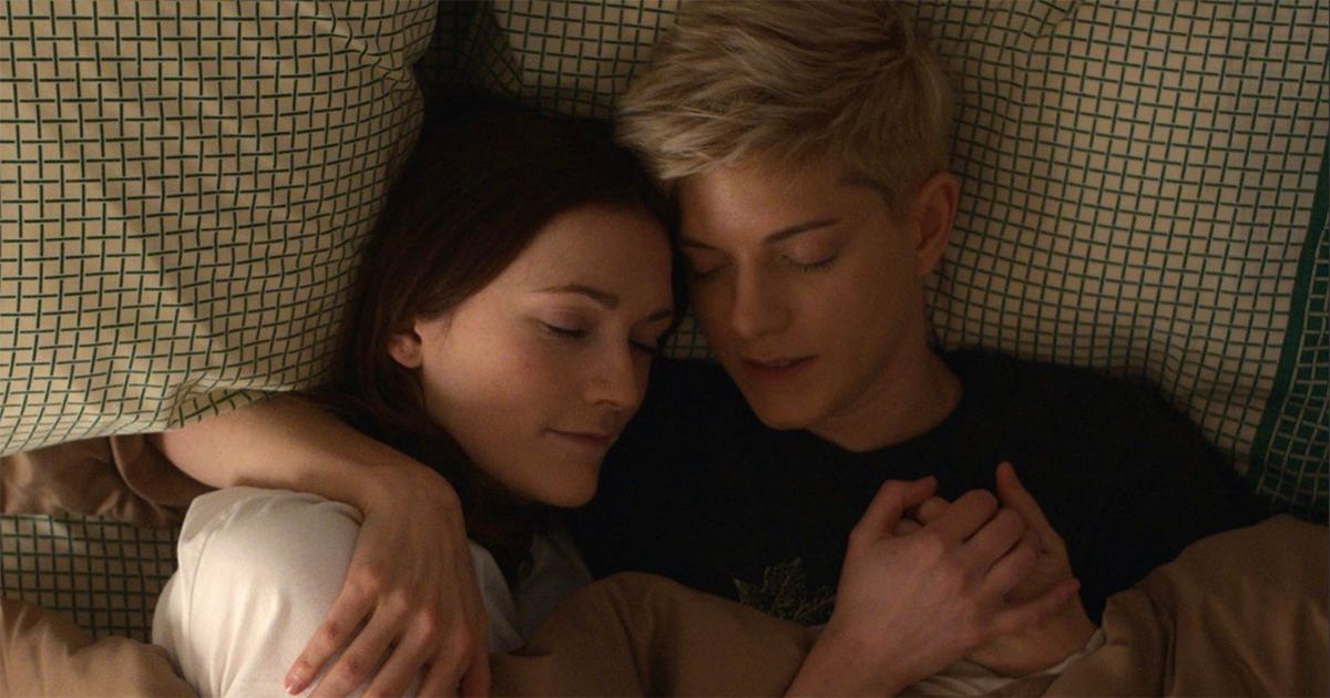 How Mae Martin Reshapes the Way Trans/Non-Binary Individuals Are Viewed ...