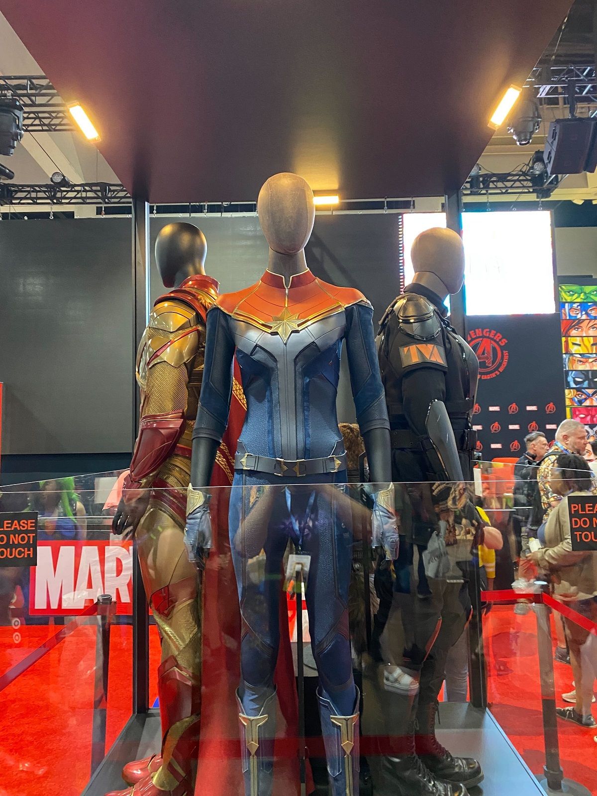 Comic-Con Images Reveal Star Wars, Marvel and DC Costumes, Props & More