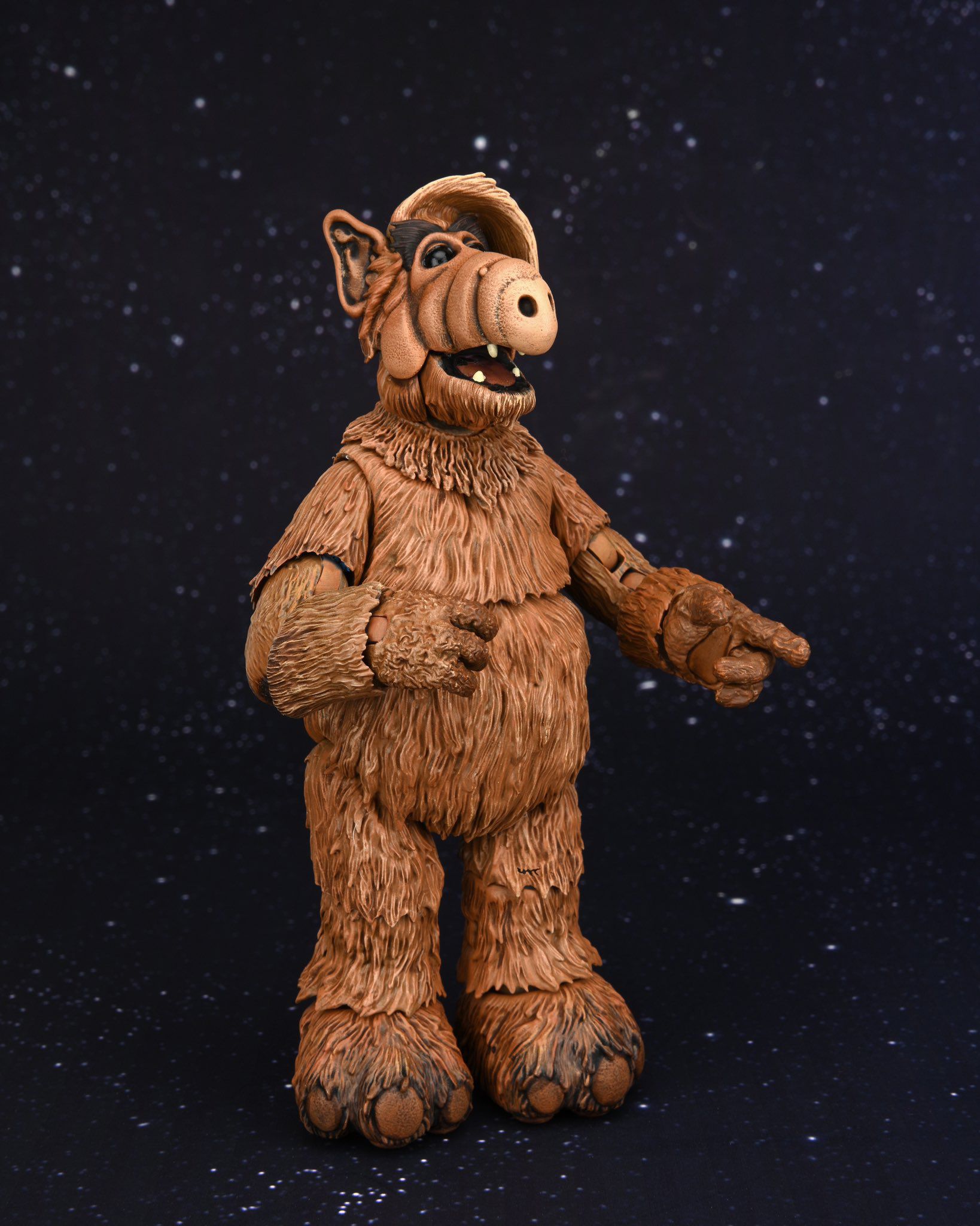 ALF Celebrates 35th Anniversary with NECA Ultimate Action Figure