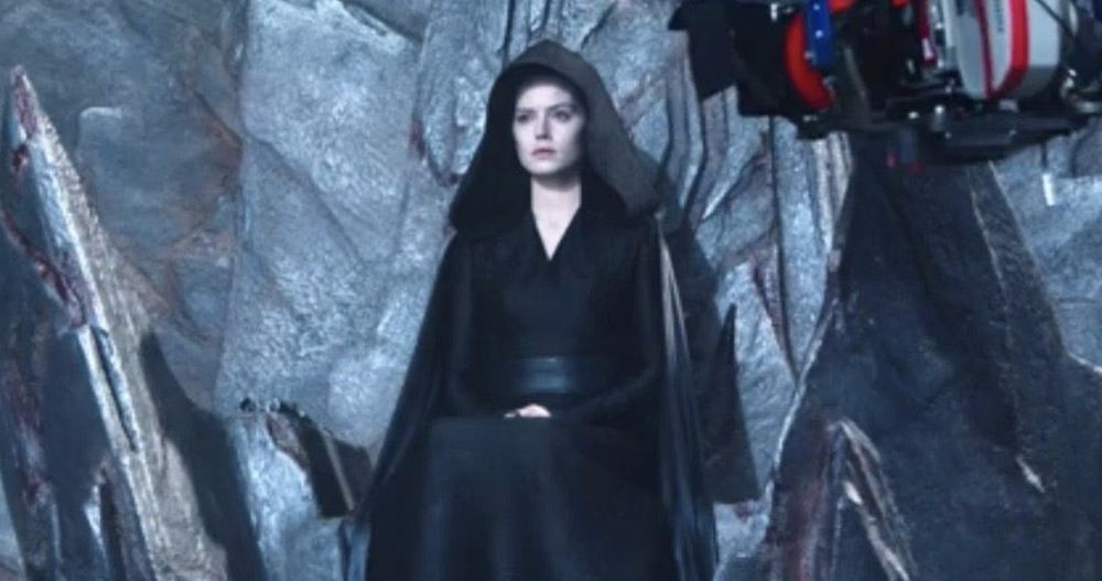 Empress Palpatine Takes the Throne in Dark Rey Behind-the-Scenes Photo ...