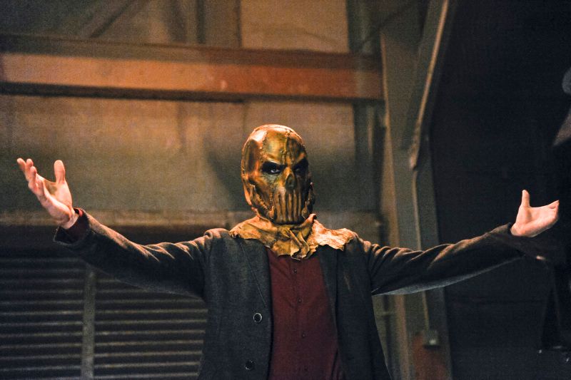 Deathstroke Assembles an Army in Arrow Season 2, Episode 21 Promo