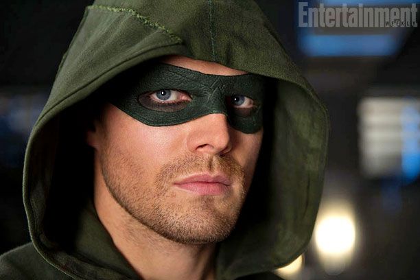 Oliver Queen Dons Iconic Domino Mask in New Arrow Photos