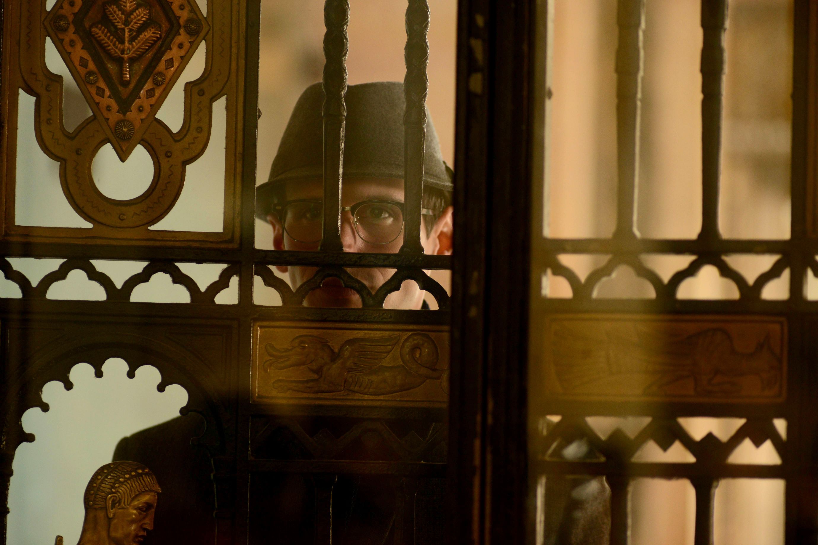 The Riddler Emerges in New Gotham Season 2 Photos