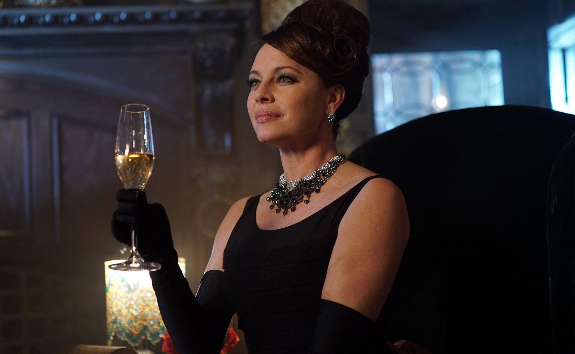 The Riddler Emerges in New Gotham Season 2 Photos