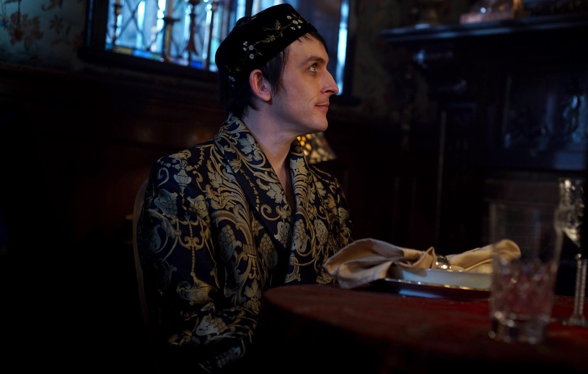 The Riddler Emerges in New Gotham Season 2 Photos