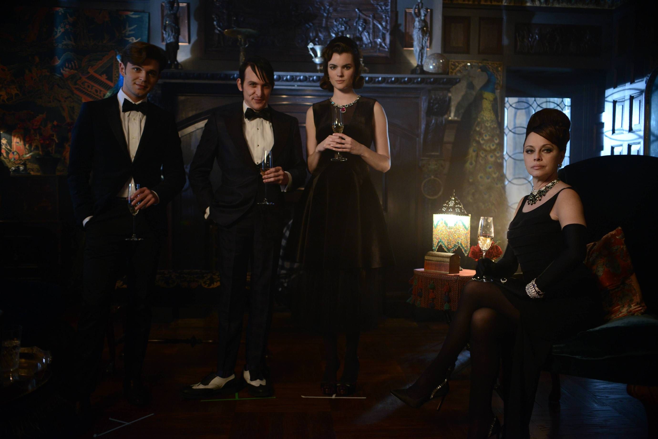 The Riddler Emerges in New Gotham Season 2 Photos