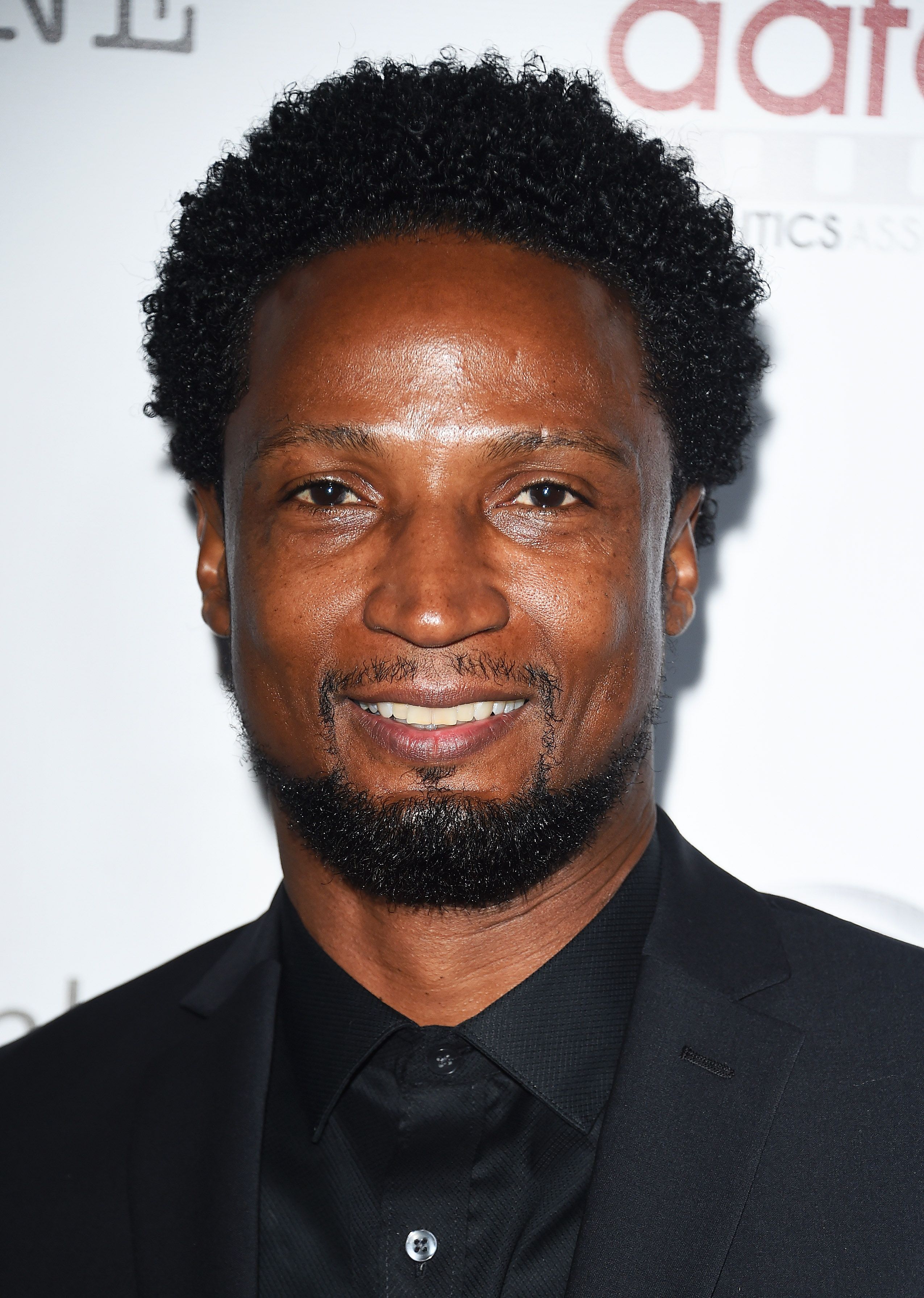 Mr. Crocket Review | Hulu Horror Movie Is a Slice of '90s Nostalgia