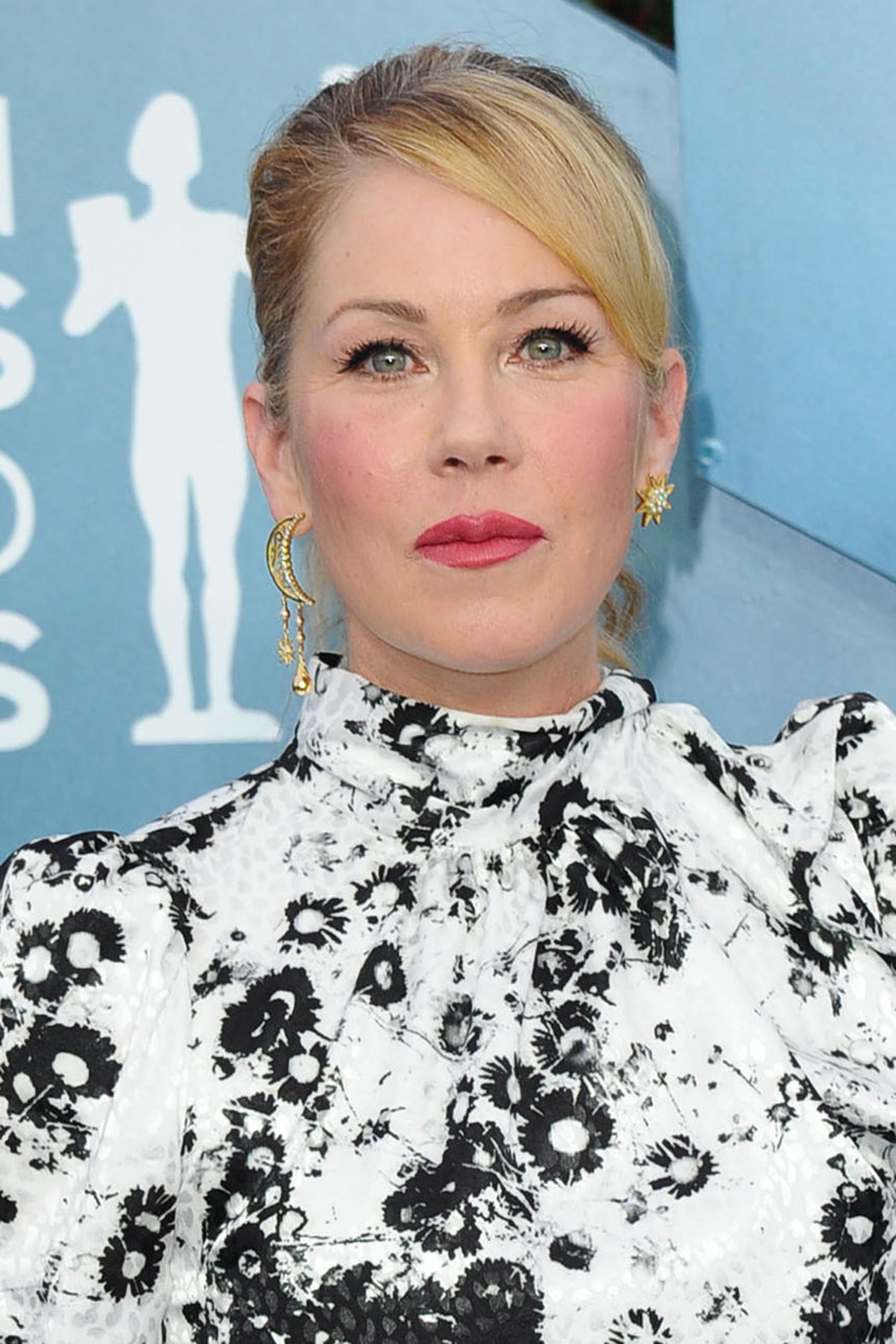 Christina Applegate Receives Standing Ovation During Emmy Awards Appearance