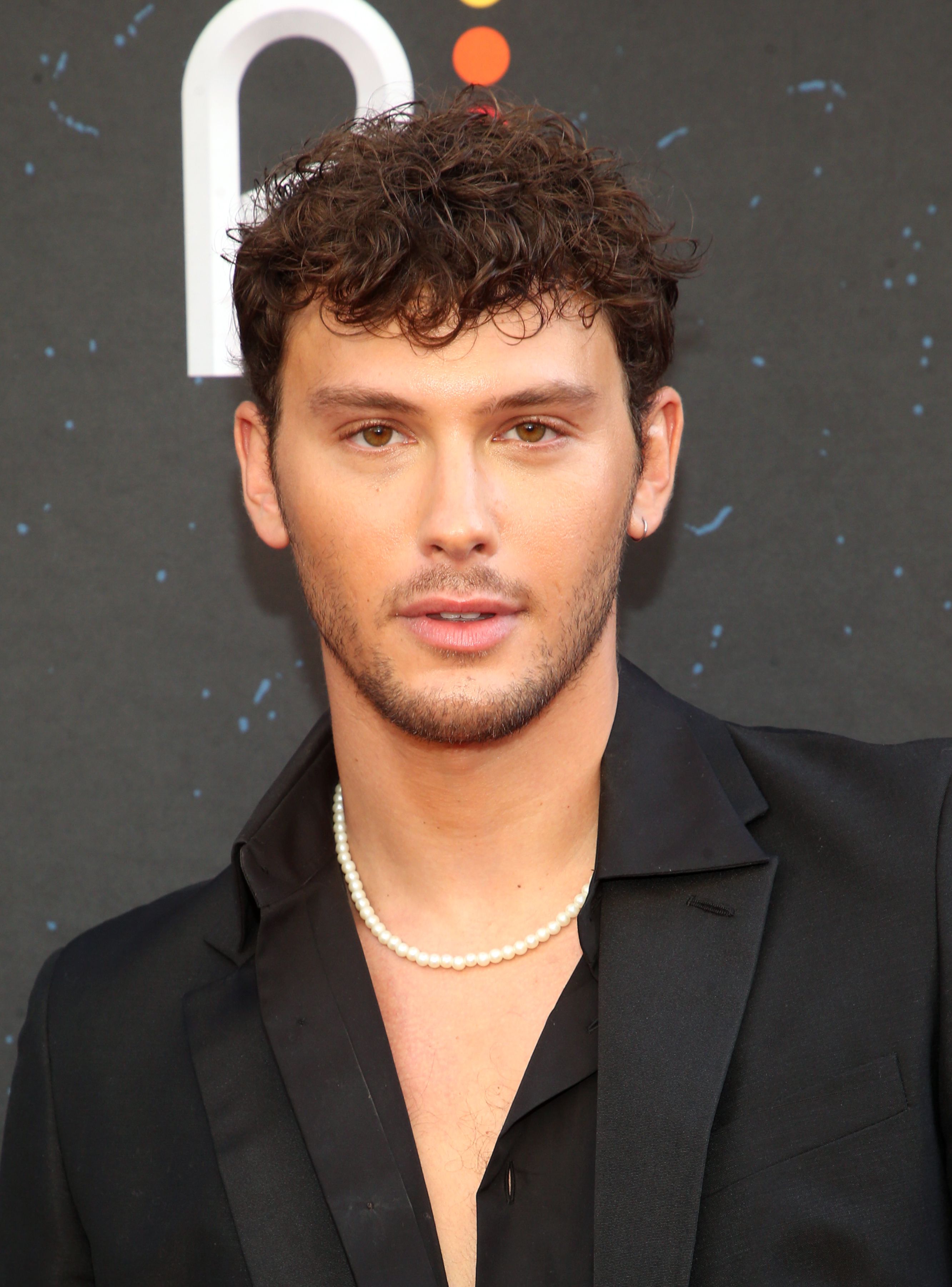 Netflix's Monsters Cast & Characters Compared to the Real People